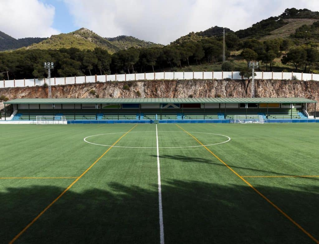 Dimension terrain de foot : tailles officielles et variantes détaillées
